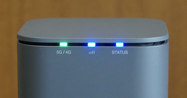 ドコモ home 5Gの2号機『HR02』と初号機『HR01』の違いを比較｜パワーアップしたポイントは？ | ネット回線マニア